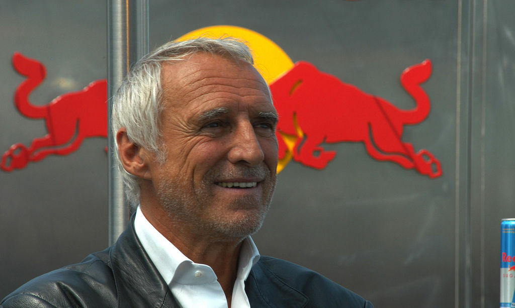 Por Que a Red Bull Não Vende Energético? - BuyCo